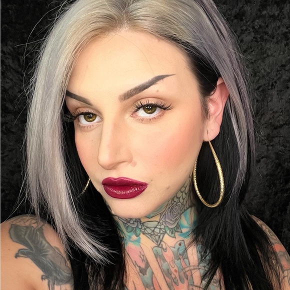 Valeria's Closet (@val_vixen) | Poshmark